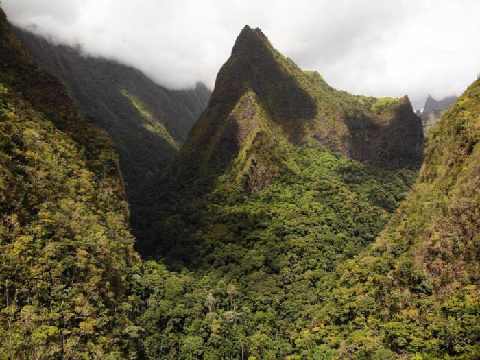 These Are 13 of the Best Hikes In French Polynesia & Tahiti