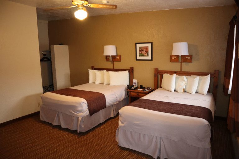 How To Visit Arizona's Canyon de Chelly: Travel Guide & Itinerary